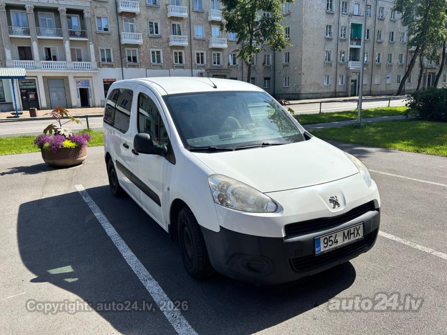 White Peugeot Partner 2013 in Narva, with an engine capacity of 1.60 L and mileage of 208 thousand km for 5700 €, photo 1 on AUTOMOTO.COM.LV