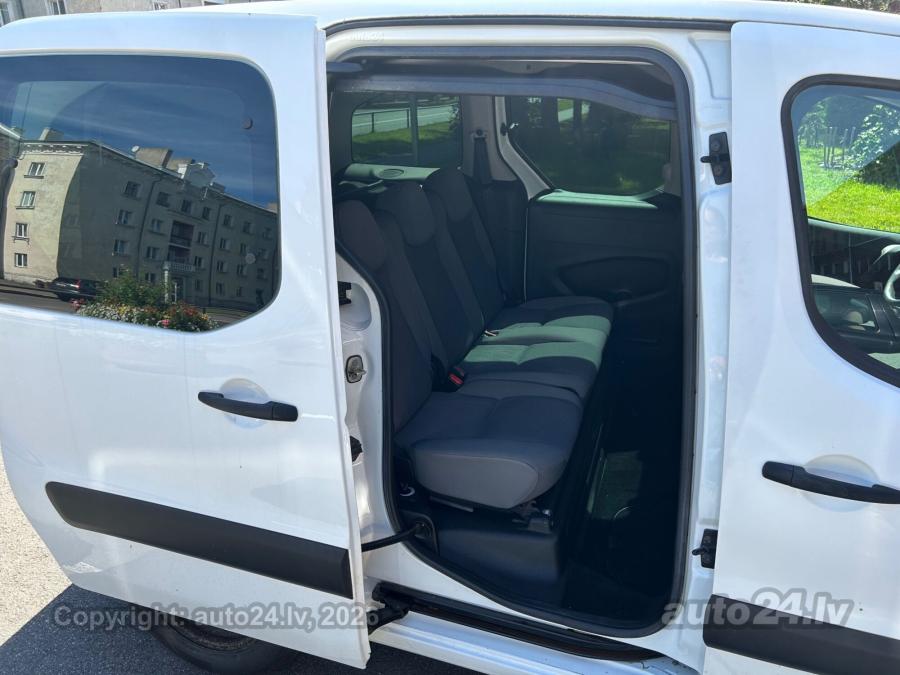 White Peugeot Partner 2013 in Narva, with an engine capacity of 1.60 L and mileage of 208 thousand km for 5700 €, photo 4 on AUTOMOTO.COM.LV