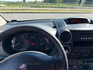 White Peugeot Partner 2013 in Narva, with an engine capacity of 1.60 L and mileage of 208 thousand km for 5700 €, photo 8 on AUTOMOTO.COM.LV