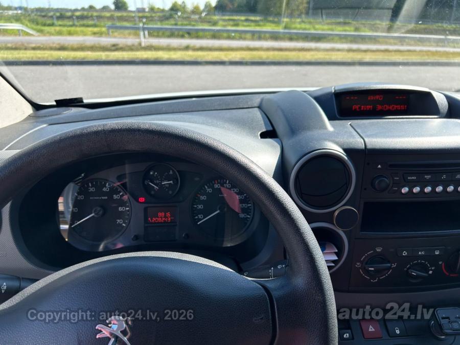 White Peugeot Partner 2013 in Narva, with an engine capacity of 1.60 L and mileage of 208 thousand km for 5700 €, photo 8 on AUTOMOTO.COM.LV