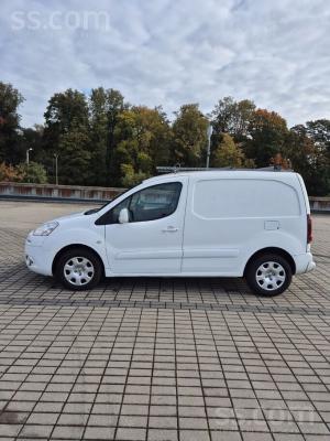White Peugeot Partner 2015 in Riga, with an engine capacity of 1.60 L and mileage of 243 thousand km for 2800 €, photo 7 on AUTOMOTO.COM.LV