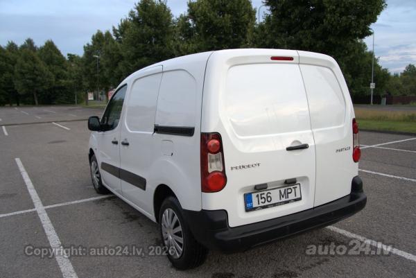 White Peugeot Partner 2016 in Parnu, with an engine capacity of 1.60 L and mileage of 203 thousand km for 4500 €, photo 4 on AUTOMOTO.COM.LV