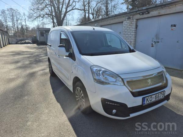 Balts Peugeot Partner 2017 Rīga, ar dzinēja tilpumu 1.60 L un nobraukumu 228 tūkst. km par 4300 €, foto 2 vietnē AUTOMOTO.COM.LV