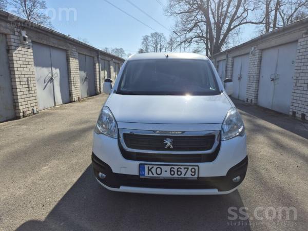 Balts Peugeot Partner 2017 Rīga, ar dzinēja tilpumu 1.60 L un nobraukumu 228 tūkst. km par 4300 €, foto 3 vietnē AUTOMOTO.COM.LV