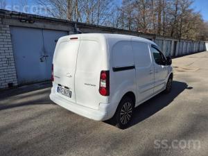 Balts Peugeot Partner 2017 Rīga, ar dzinēja tilpumu 1.60 L un nobraukumu 228 tūkst. km par 4300 €, foto 5 vietnē AUTOMOTO.COM.LV