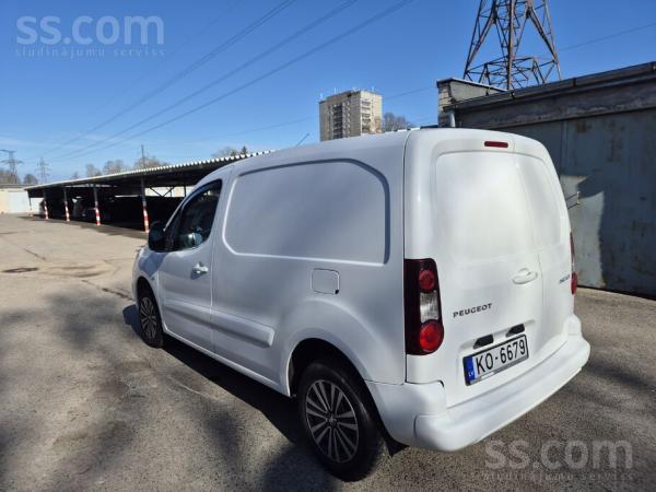 Balts Peugeot Partner 2017 Rīga, ar dzinēja tilpumu 1.60 L un nobraukumu 228 tūkst. km par 4300 €, foto 5 vietnē AUTOMOTO.COM.LV