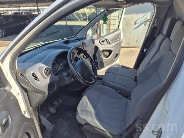 Balts Peugeot Partner 2017 Rīga, ar dzinēja tilpumu 1.60 L un nobraukumu 228 tūkst. km par 4300 €, foto 8 vietnē AUTOMOTO.COM.LV