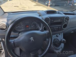 Balts Peugeot Partner 2017 Rīga, ar dzinēja tilpumu 1.60 L un nobraukumu 228 tūkst. km par 4300 €, foto 11 vietnē AUTOMOTO.COM.LV