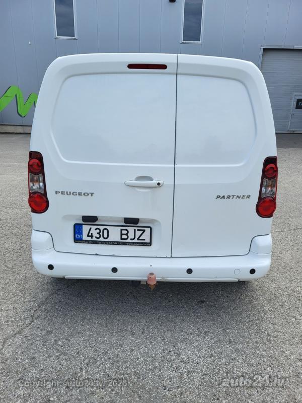 White Peugeot Partner 2018 in Tallinn, with an engine capacity of 1.60 L and mileage of 136 thousand km for 4700 €, photo 4 on AUTOMOTO.COM.LV