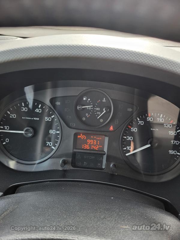 White Peugeot Partner 2018 in Tallinn, with an engine capacity of 1.60 L and mileage of 136 thousand km for 4700 €, photo 5 on AUTOMOTO.COM.LV