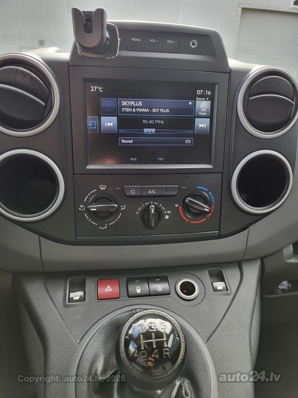 White Peugeot Partner 2018 in Tallinn, with an engine capacity of 1.60 L and mileage of 136 thousand km for 4700 €, photo 6 on AUTOMOTO.COM.LV