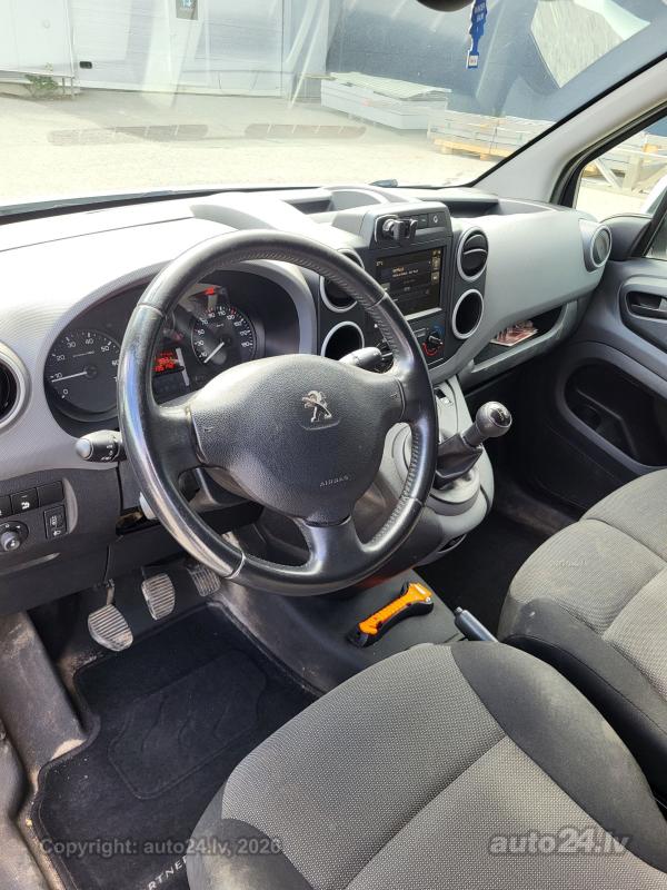 White Peugeot Partner 2018 in Tallinn, with an engine capacity of 1.60 L and mileage of 136 thousand km for 4700 €, photo 7 on AUTOMOTO.COM.LV