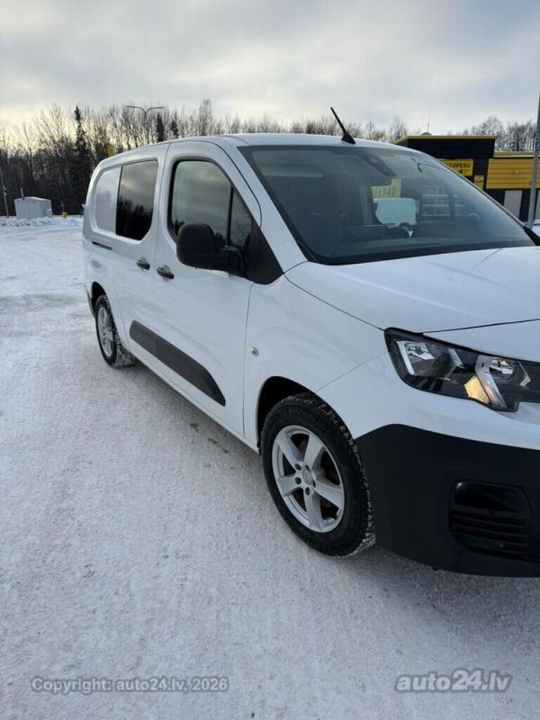 White Peugeot Partner 2020 in Voru, with an engine capacity of 1.50 L and mileage of 184 thousand km for 16900 €, photo 2 on AUTOMOTO.COM.LV