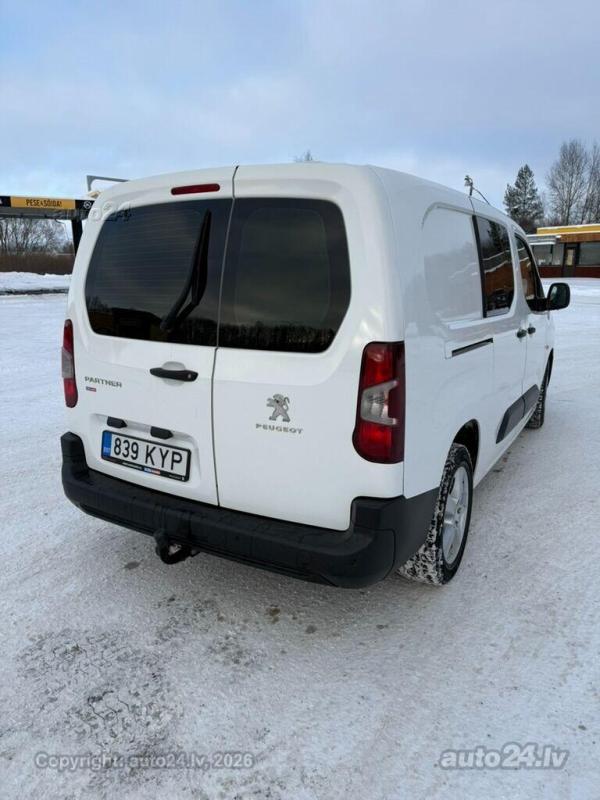 White Peugeot Partner 2020 in Voru, with an engine capacity of 1.50 L and mileage of 184 thousand km for 16900 €, photo 3 on AUTOMOTO.COM.LV
