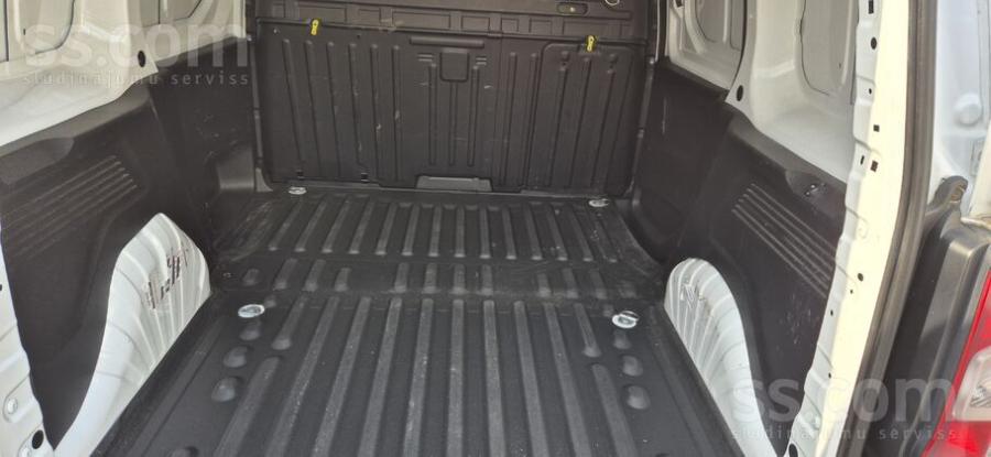 Balts Peugeot Partner 2020 Rīga, ar dzinēja tilpumu 1.50 L un nobraukumu 173 tūkst. km par 8100 €, foto 7 vietnē AUTOMOTO.COM.LV