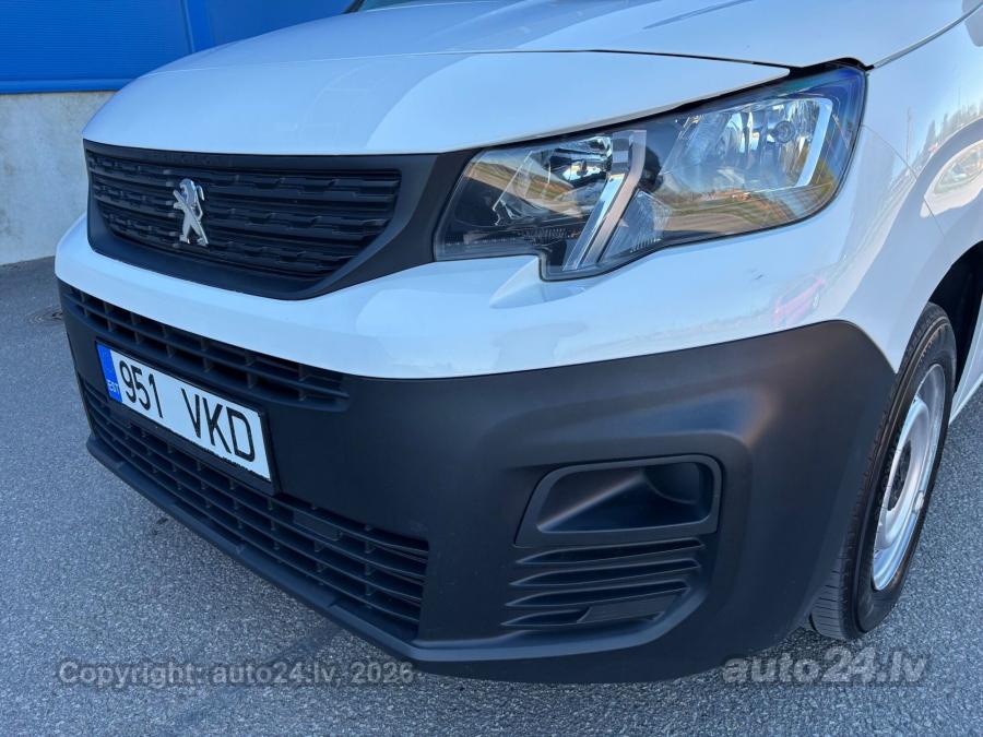 White Peugeot Partner 2021 in Paide, with an engine capacity of 1.50 L and mileage of 165 thousand km for 9290 €, photo 8 on AUTOMOTO.COM.LV