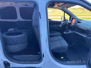White Peugeot Partner 2021 in Paide, with an engine capacity of 1.50 L and mileage of 165 thousand km for 9290 €, photo 13 on AUTOMOTO.COM.LV