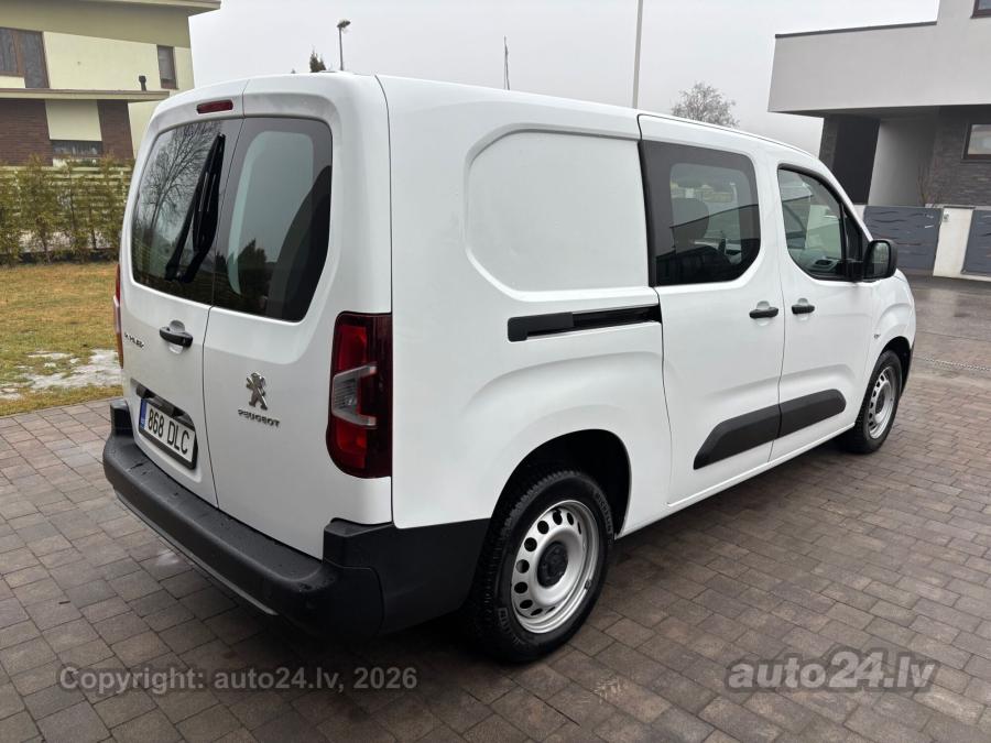 White Peugeot Partner 2021 in Parnu, with an engine capacity of 1.50 L and mileage of 171 thousand km for 10800 €, photo 7 on AUTOMOTO.COM.LV