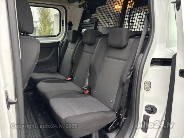 White Peugeot Partner 2021 in Parnu, with an engine capacity of 1.50 L and mileage of 171 thousand km for 10800 €, photo 9 on AUTOMOTO.COM.LV