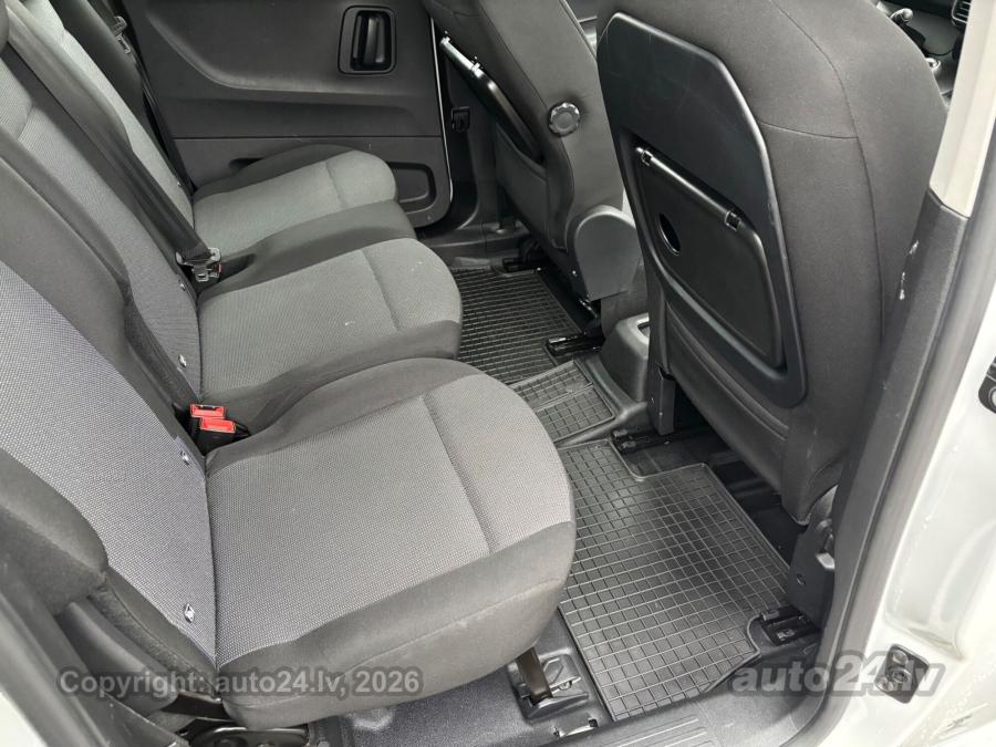 White Peugeot Partner 2021 in Parnu, with an engine capacity of 1.50 L and mileage of 171 thousand km for 10800 €, photo 11 on AUTOMOTO.COM.LV