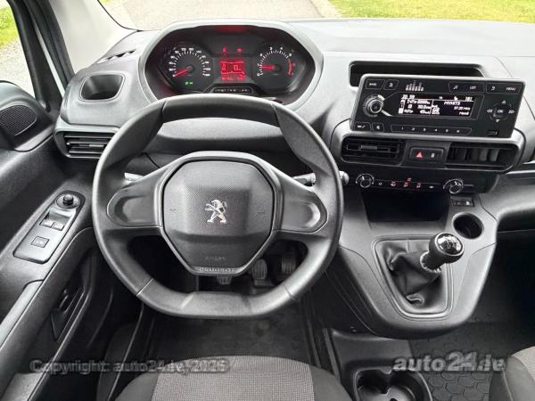 White Peugeot Partner 2021 in Johvi, with an engine capacity of 1.50 L and mileage of 160 thousand km for 10700 €, photo 3 on AUTOMOTO.COM.LV