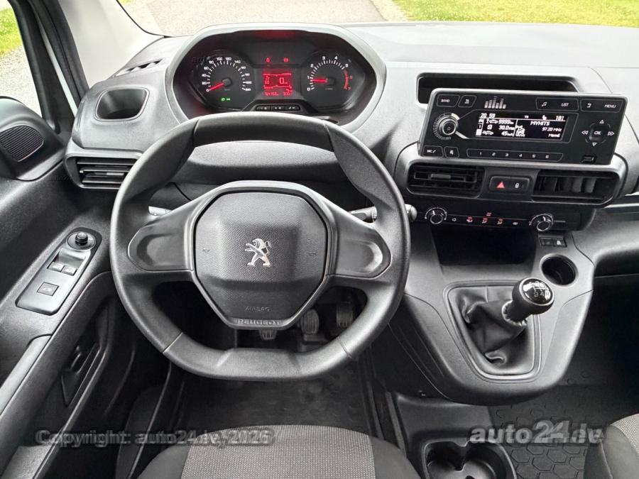 White Peugeot Partner 2021 in Johvi, with an engine capacity of 1.50 L and mileage of 160 thousand km for 10700 €, photo 4 on AUTOMOTO.COM.LV