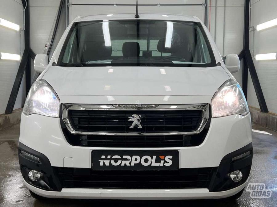 White Peugeot Partner 2016 in Aukstieji Rusokai, with an engine capacity of 0.00 L and mileage of 64 thousand km for 6900 €, photo 3 on AUTOMOTO.COM.LV