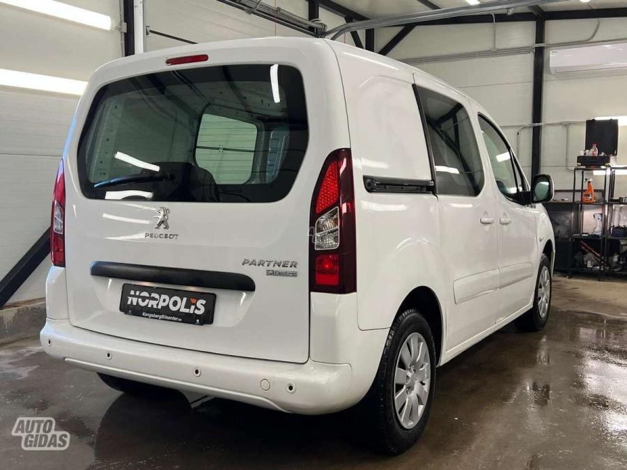 White Peugeot Partner 2016 in Aukstieji Rusokai, with an engine capacity of 0.00 L and mileage of 64 thousand km for 6900 €, photo 9 on AUTOMOTO.COM.LV