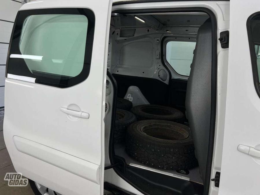 White Peugeot Partner 2016 in Aukstieji Rusokai, with an engine capacity of 0.00 L and mileage of 64 thousand km for 6900 €, photo 25 on AUTOMOTO.COM.LV