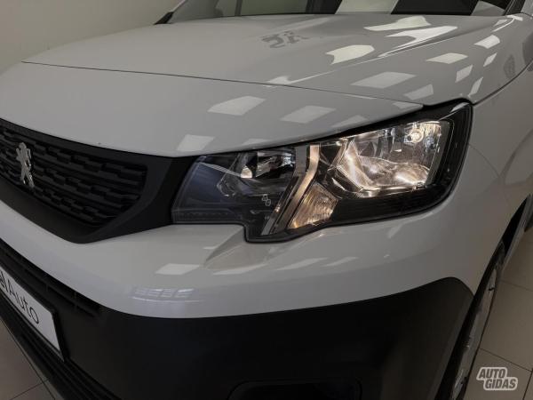 White Peugeot Partner 2023 in Vilnius, with an engine capacity of 1.50 L and mileage of 223 thousand km for 10990 €, photo 5 on AUTOMOTO.COM.LV