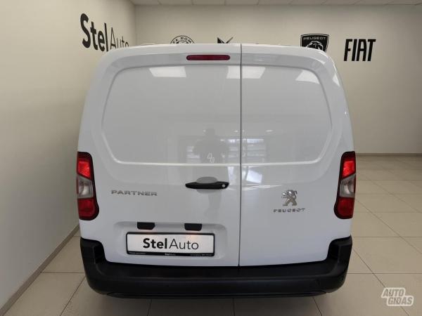 White Peugeot Partner 2023 in Vilnius, with an engine capacity of 1.50 L and mileage of 223 thousand km for 10990 €, photo 8 on AUTOMOTO.COM.LV