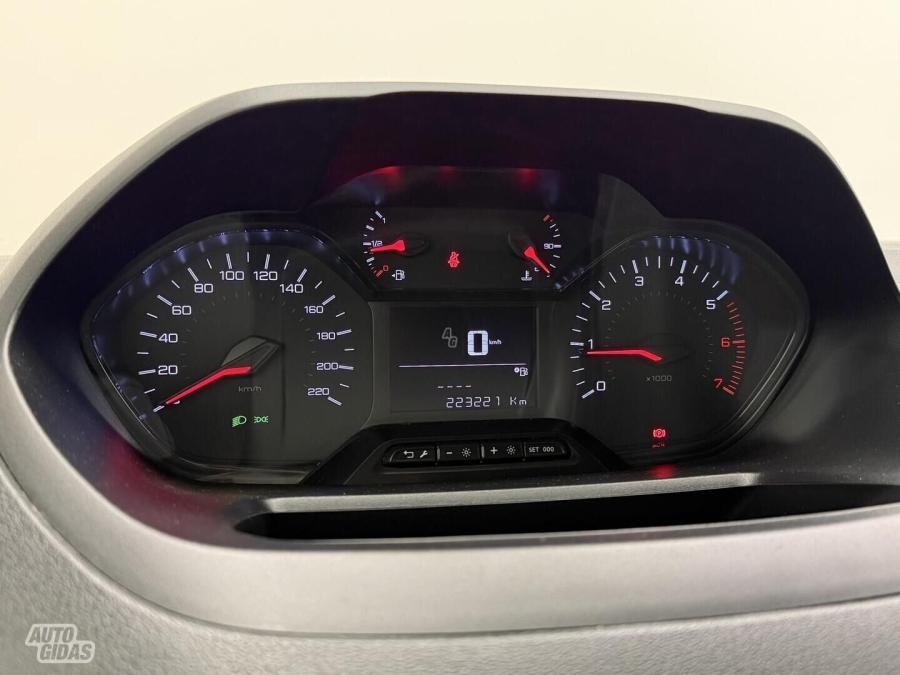 Balts Peugeot Partner 2023 Viļņa, ar dzinēja tilpumu 1.50 L un nobraukumu 223 tūkst. km par 10990 €, foto 13 vietnē AUTOMOTO.COM.LV