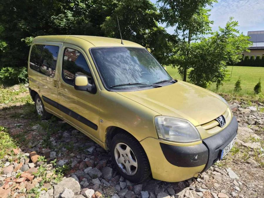 Yellow Peugeot Partner 2007 in Kelme, with an engine capacity of 1.56 L and mileage of 300 thousand km for 1200 €, photo 3 on AUTOMOTO.COM.LV