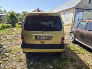 Yellow Peugeot Partner 2007 in Kelme, with an engine capacity of 1.56 L and mileage of 300 thousand km for 1200 €, photo 5 on AUTOMOTO.COM.LV