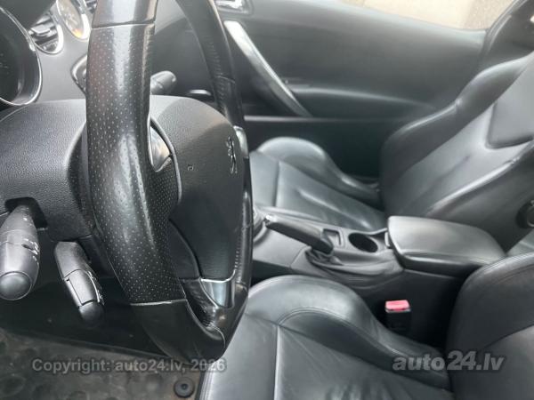 Peugeot RCZ 2011 in Viljandi on AUTOMOTO.COM.LV Black Peugeot RCZ 2011 in Viljandi, with an engine capacity of 1.60 L and mileage of 135 thousand km for 4900 €, photo 11 on AUTOMOTO.COM.LV