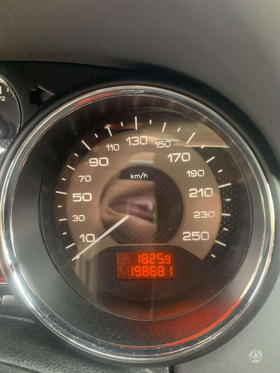 Black Peugeot RCZ 2011 in Vilnius, with an engine capacity of 1.60 L and mileage of 199 thousand km for 6199 €, photo 12 on AUTOMOTO.COM.LV