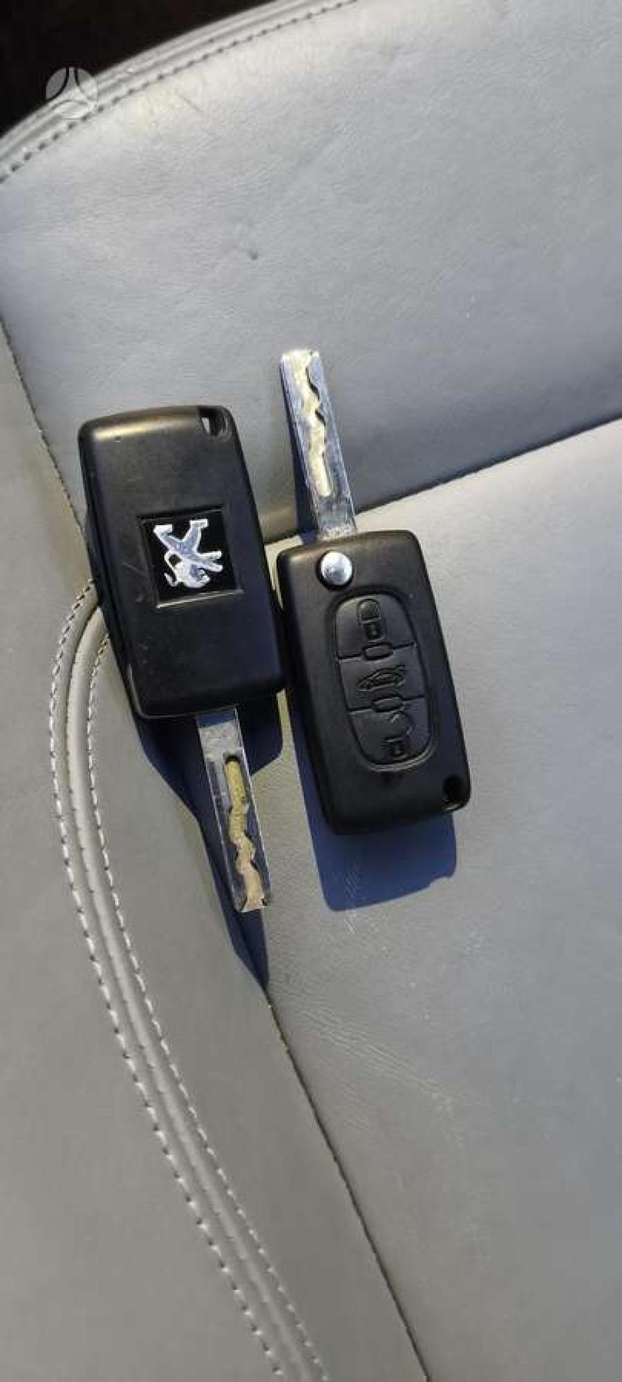 Peugeot RCZ 2012 Viļņa, ar dzinēja tilpumu 1.60 L un nobraukumu 171 tūkst. km par 6200 €, foto 39 vietnē AUTOMOTO.COM.LV