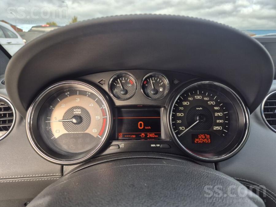 Pelēks Peugeot RCZ 2010 Liepāja, ar dzinēja tilpumu 2.00 L un nobraukumu 250 tūkst. km par 6900 €, foto 14 vietnē AUTOMOTO.COM.LV