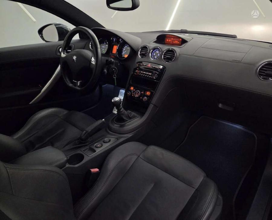 Pelēks Peugeot RCZ 2011 Marijampole, ar dzinēja tilpumu 2.00 L un nobraukumu 327 tūkst. km par 4750 €, foto 17 vietnē AUTOMOTO.COM.LV