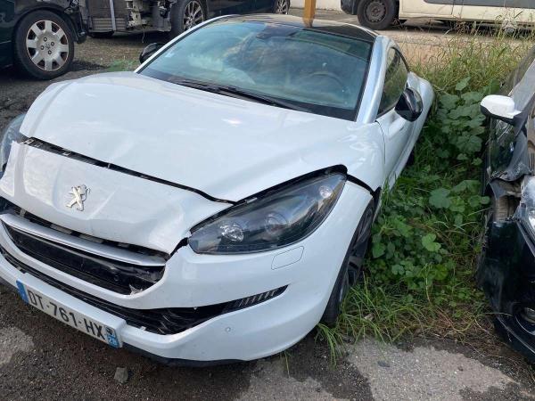 Balts Peugeot RCZ 2015 Tauragė, ar dzinēja tilpumu 2.00 L un nobraukumu 80 tūkst. km par 4700 €, foto 2 vietnē AUTOMOTO.COM.LV