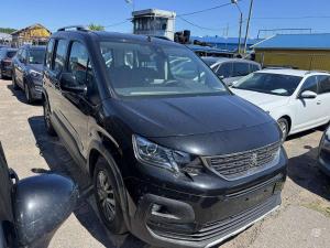 Melns Peugeot Rifter 2019 Kauņa, ar dzinēja tilpumu 1.50 L un nobraukumu 175 tūkst. km par 7550 €, foto  vietnē AUTOMOTO.COM.LV