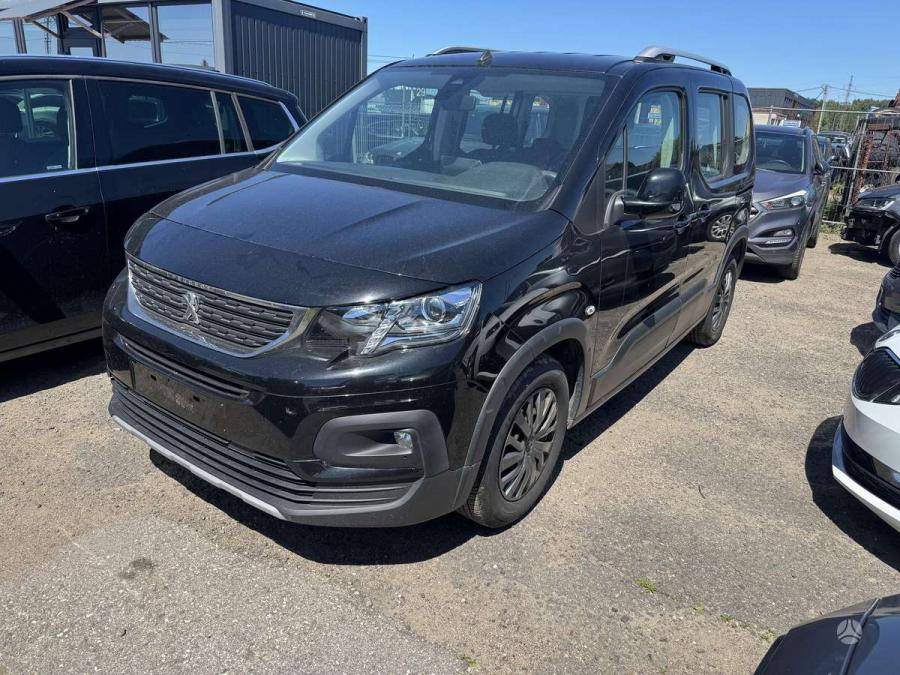 Melns Peugeot Rifter 2019 Kauņa, ar dzinēja tilpumu 1.50 L un nobraukumu 175 tūkst. km par 7550 €, foto 3 vietnē AUTOMOTO.COM.LV
