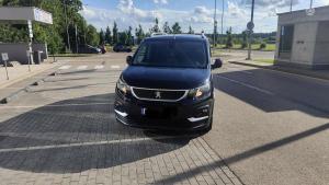 Black Peugeot Rifter 2019 in Vilnius, with an engine capacity of 1.50 L and mileage of 156 thousand km for 11700 €, photo 4 on AUTOMOTO.COM.LV