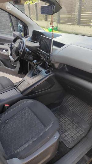Black Peugeot Rifter 2019 in Vilnius, with an engine capacity of 1.50 L and mileage of 156 thousand km for 11700 €, photo 8 on AUTOMOTO.COM.LV