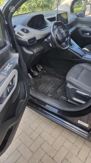 Black Peugeot Rifter 2019 in Vilnius, with an engine capacity of 1.50 L and mileage of 156 thousand km for 11700 €, photo 10 on AUTOMOTO.COM.LV