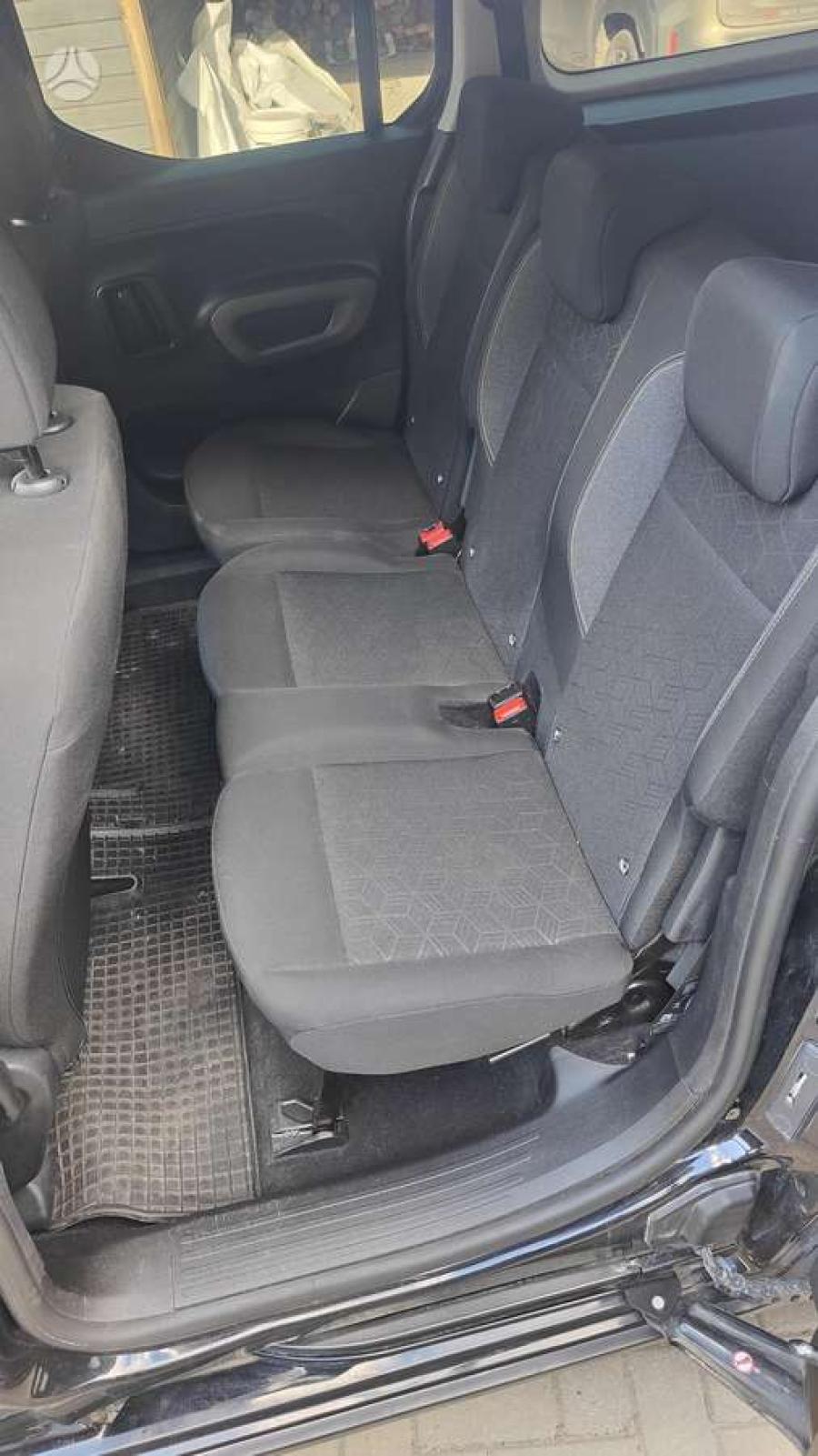 Black Peugeot Rifter 2019 in Vilnius, with an engine capacity of 1.50 L and mileage of 156 thousand km for 11700 €, photo 11 on AUTOMOTO.COM.LV
