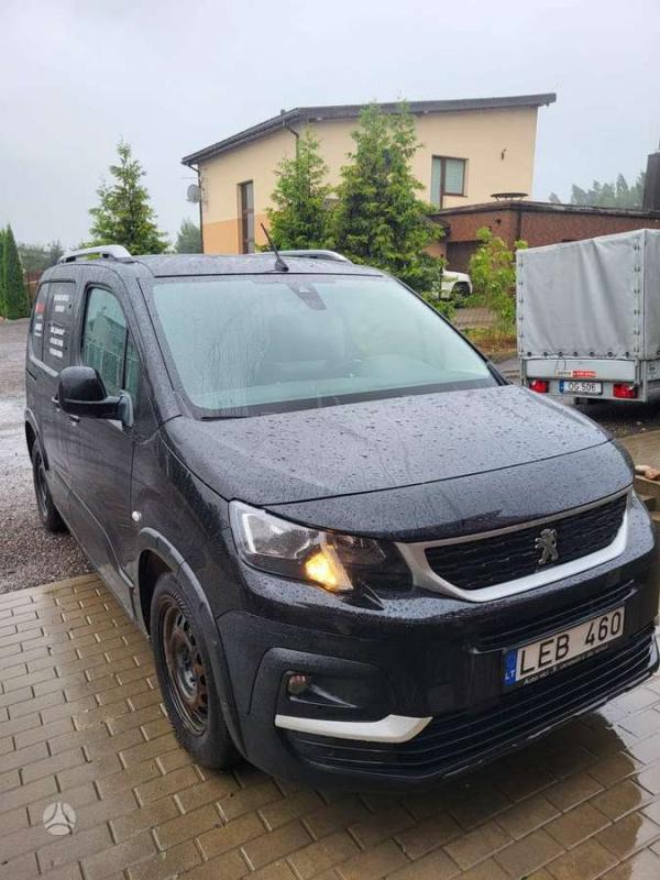 Melns Peugeot Rifter 2019 Viļņa, ar dzinēja tilpumu 1.50 L un nobraukumu 220 tūkst. km par 12000 €, foto 1 vietnē AUTOMOTO.COM.LV