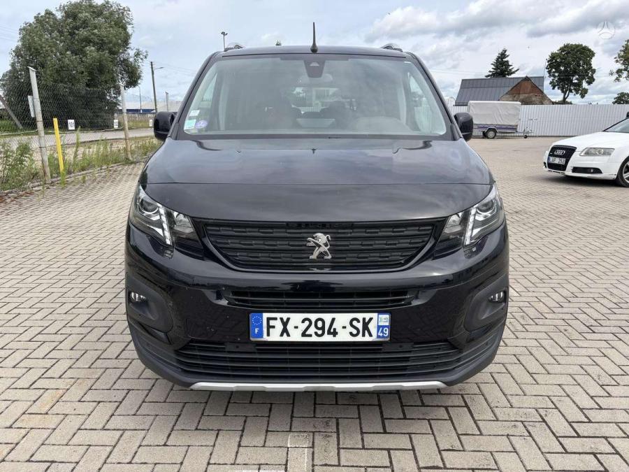 Melns Peugeot Rifter 2021 Tauragė, ar dzinēja tilpumu 1.20 L un nobraukumu 150 tūkst. km par 11700 €, foto 3 vietnē AUTOMOTO.COM.LV