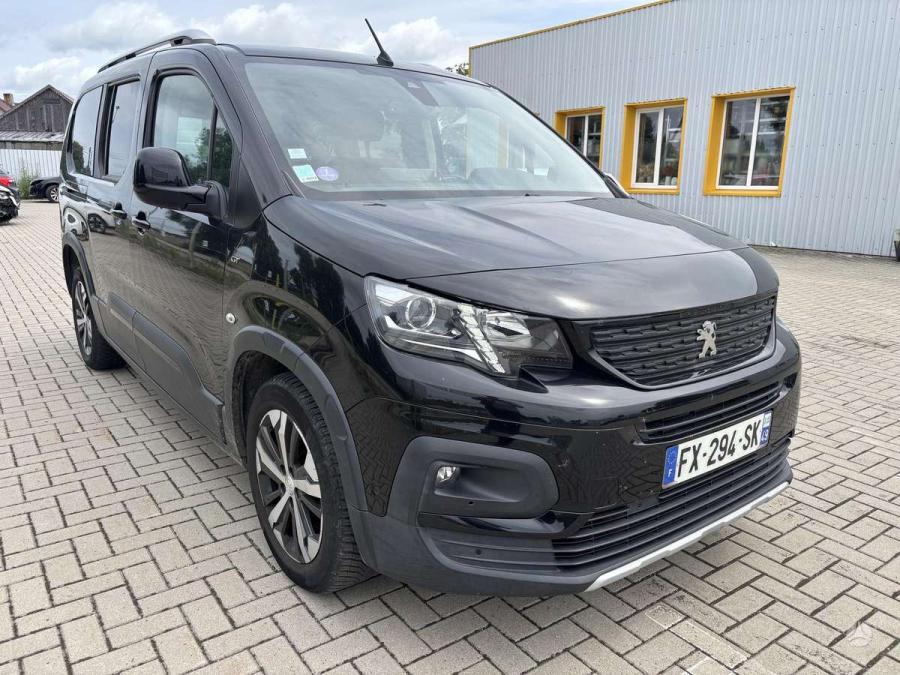 Melns Peugeot Rifter 2021 Tauragė, ar dzinēja tilpumu 1.20 L un nobraukumu 150 tūkst. km par 11700 €, foto 4 vietnē AUTOMOTO.COM.LV