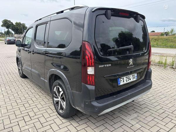 Melns Peugeot Rifter 2021 Tauragė, ar dzinēja tilpumu 1.20 L un nobraukumu 150 tūkst. km par 11700 €, foto 7 vietnē AUTOMOTO.COM.LV
